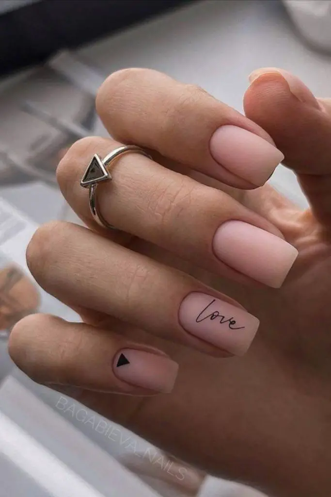 Spring Neutral Nails: Chic Minimalism for Your Fingertips