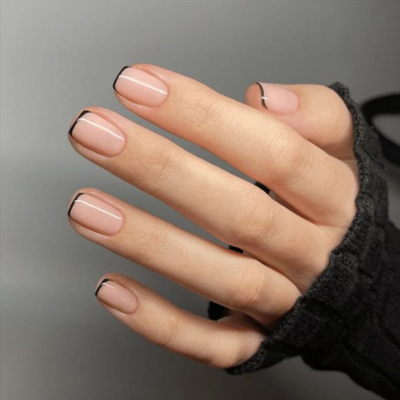 Spring Neutral Nails: Chic Minimalism for Your Fingertips
